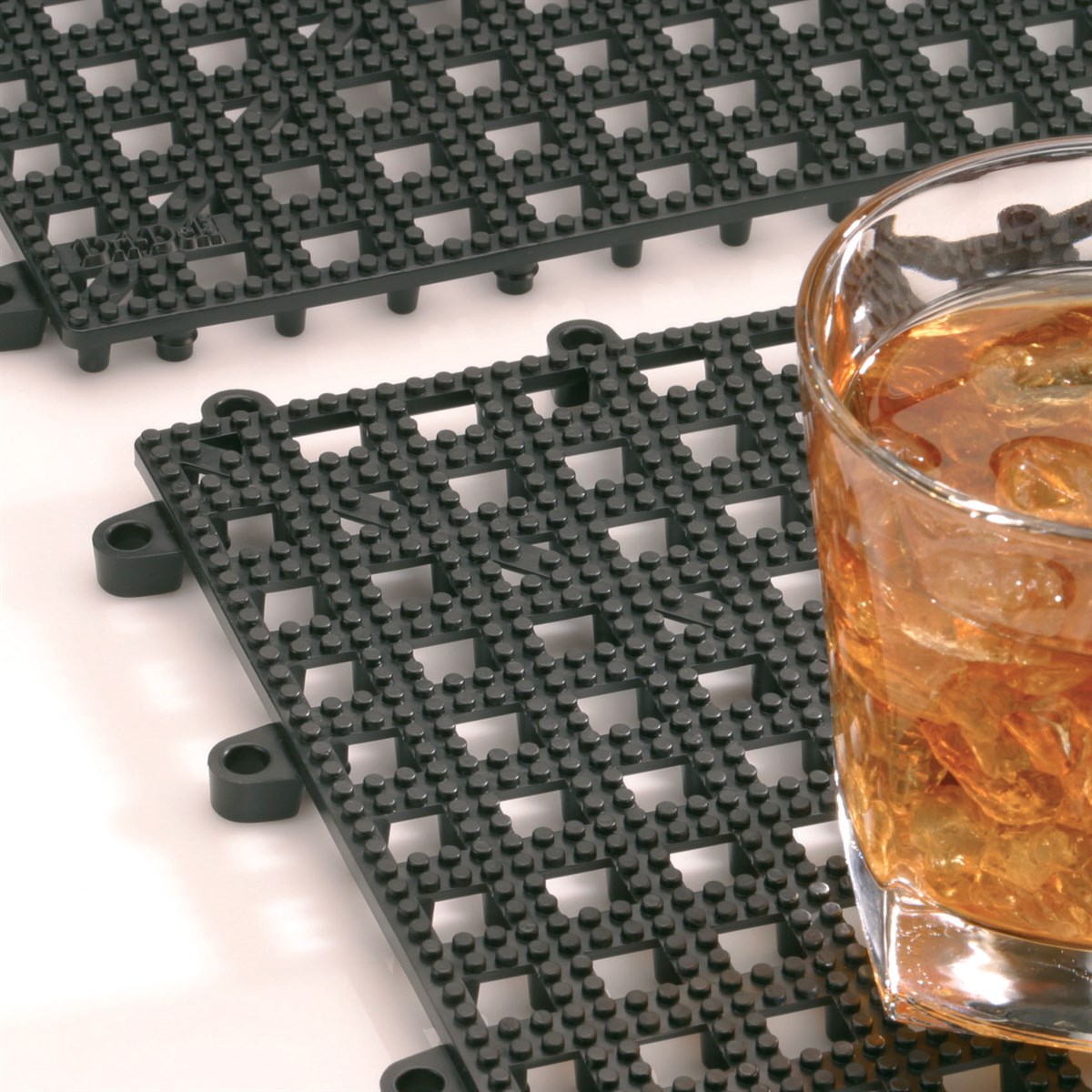Black Footed Interlocking Tiled Bar Mat